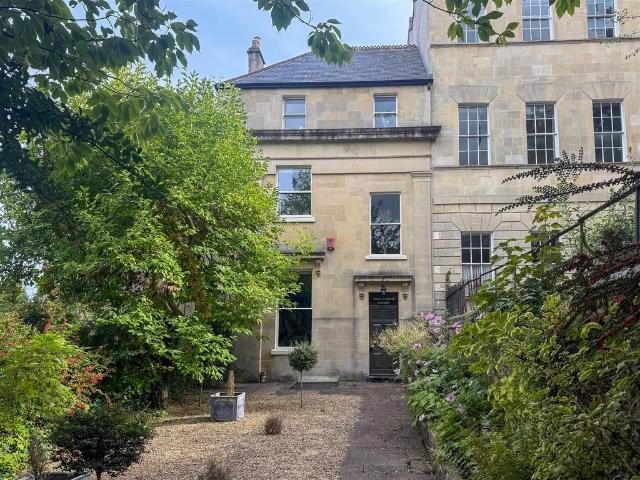 Grosvenor Place, Bath BA1 3 bed apartment to rent £2,450 pcm £565 pw