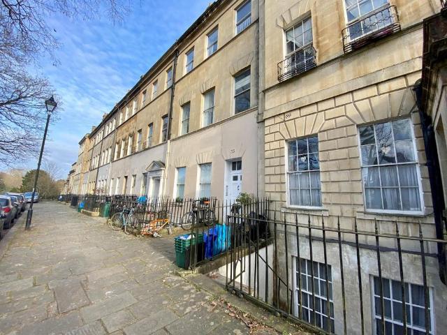 Grosvenor Place, Bath BA1 1 bed apartment to rent £1,050 pcm £242 pw