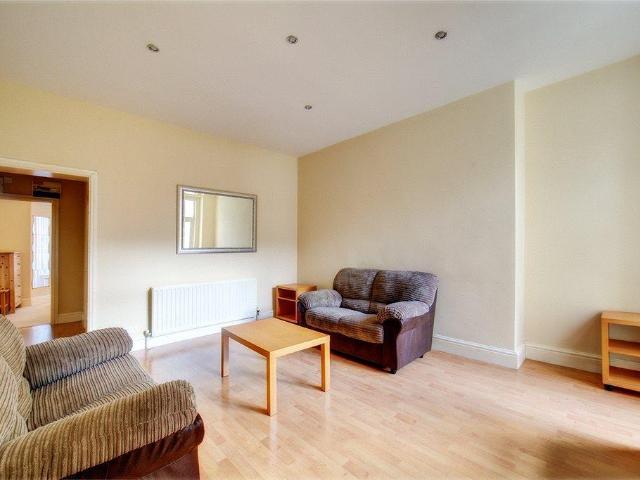Grosvenor Place, Jesmond, Newcastle. 2 bed flat to rent £1,075 pcm £248 pw