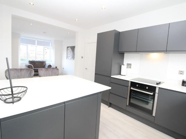 Grosvenor Road, West Wickham BR4, 3 bed maisonette to rent, £2,300 pcm | PrimeLocation