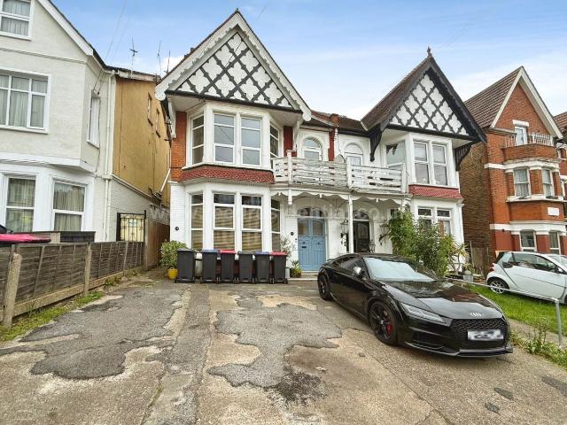 Grosvenor Road, Westcliff On Sea SS0, 2 bed flat to rent, £1,200 pcm | PrimeLocation