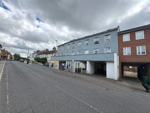 Grosvenor Road, Aldershot, Hampshire GU11, 2 bed flat to rent, £1,350 pcm | PrimeLocation