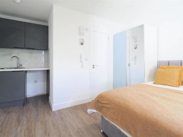 Grosvenor Road, Borehamwood WD6 1 bed property to rent £1,099 pcm £254 pw