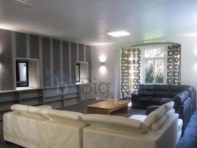 Grosvenor Road, Hyde Park, 11 Bedroom Detached