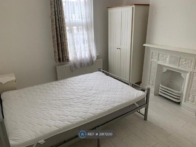 Grosvenor Road, Ilford IG1, Room to rent, £800 pcm | PrimeLocation