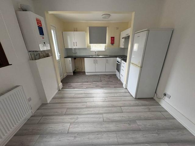 Grosvenor Road, Ilford IG1, 2 bed flat to rent, £1,800 pcm | PrimeLocation