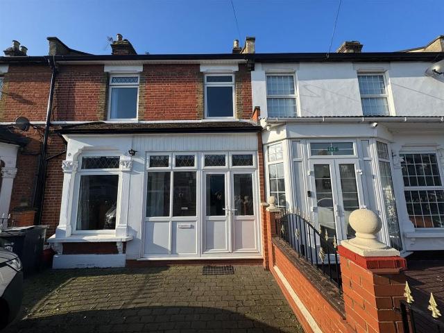 Grosvenor Road, Ilford IG1, 4 bed detached house to rent, £2,800 pcm | PrimeLocation