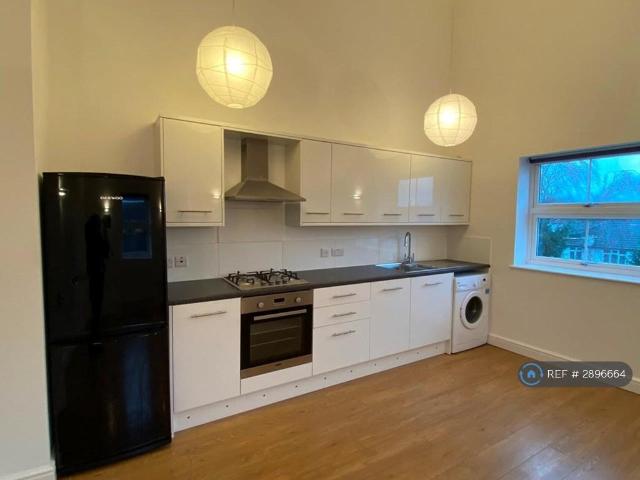 Grosvenor Road, Kent, BR4 2 bed flat to rent £1,650 pcm £381 pw