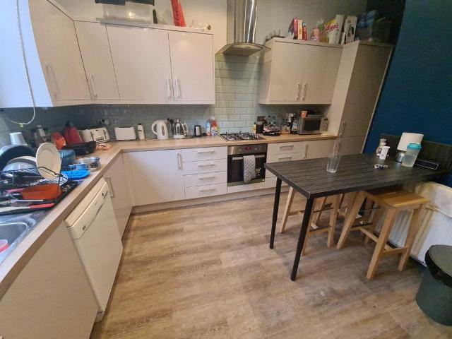Grosvenor Road, Leeds 12 bed house to rent £7,072 pcm £1,632 pw