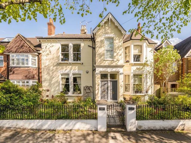 Grosvenor Road, London W4 2 bed flat to rent £2,648 pcm £611 pw