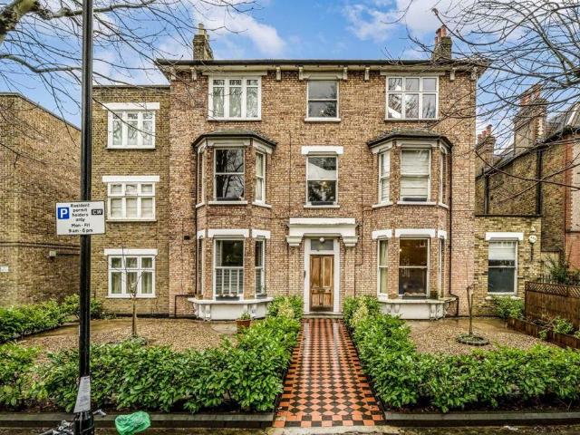 Grosvenor Road, London W4 2 bed flat to rent £3,300 pcm £762 pw
