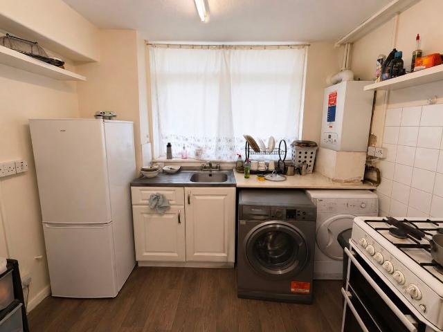 Grosvenor Rise East, Walthamstow E17, 3 bed flat to rent, £2,300 pcm | PrimeLocation