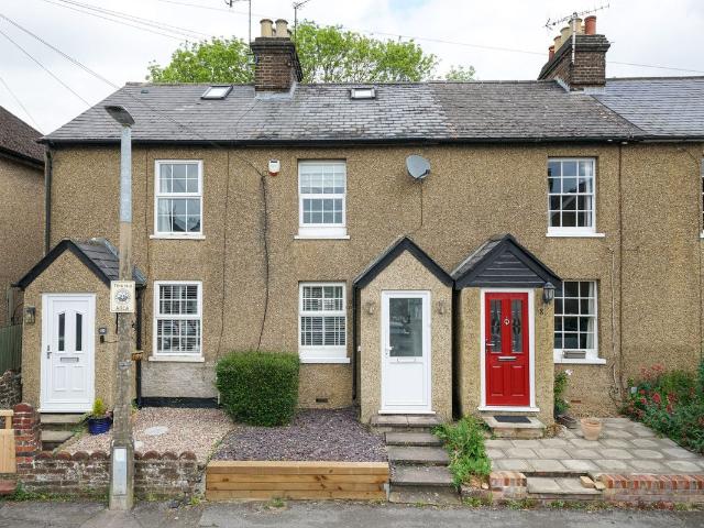 Grosvenor Terrace, Hemel Hempstead HP1, 2 bed cottage to rent, £1,750 pcm | PrimeLocation