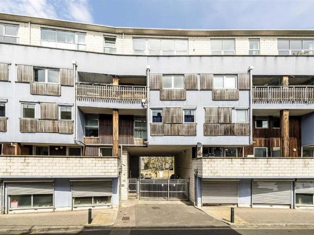 Grosvenor Terrace, London SE5 4 bed flat to rent £4,750 pcm £1,096 pw