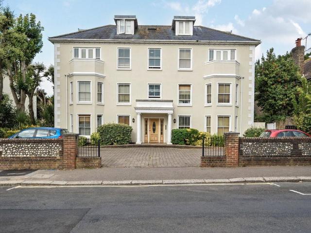 Gratwicke Road, West Sussex BN11 2 bed flat to rent £1,450 pcm £335 pw