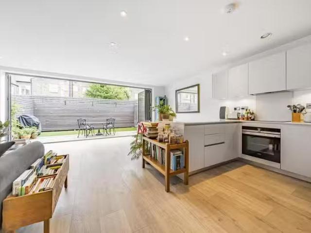 Graveney Mews, Tooting 4 bed terraced house for sale £800,000