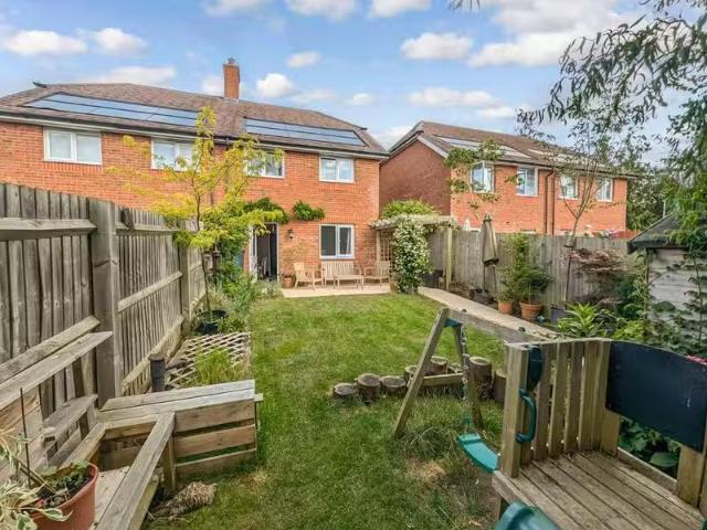 Gravel Pit Lane, Marden, Tonbridge, Kent 2 bed semi detached h.