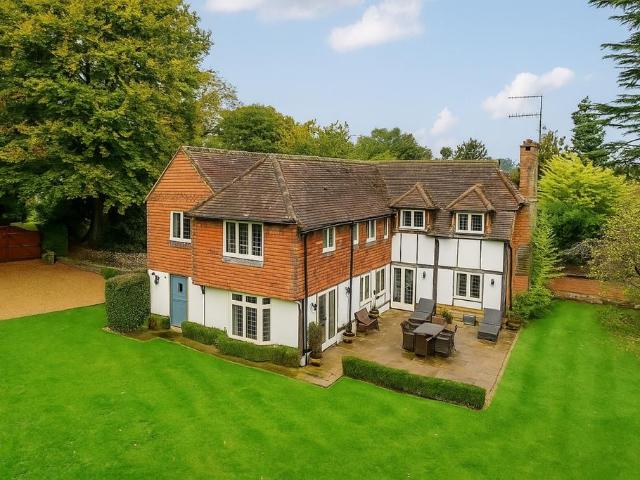 Gravelpits Lane Guildford GU5 5 bed barn to rent £7,995 pcm £1,845 pw