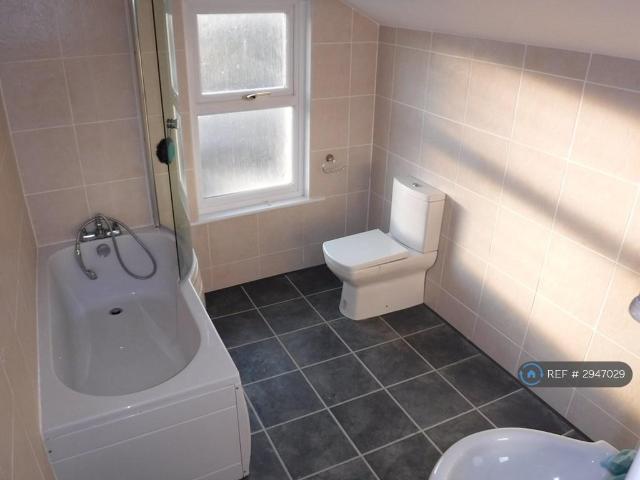 Gravesend Road, Rochester, ME2 2 bed terraced house to rent £1,225 pcm £283 pw