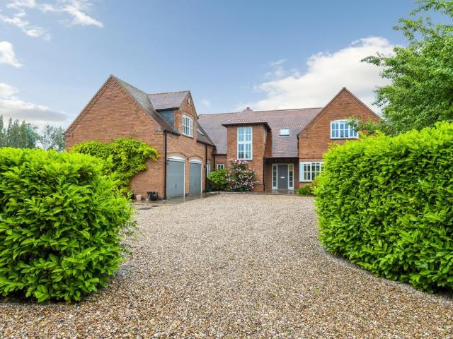 Gray Lane, Halam, Nottinghamshire, NG22 5 bed detached house to rent £3,495 pcm £807 pw