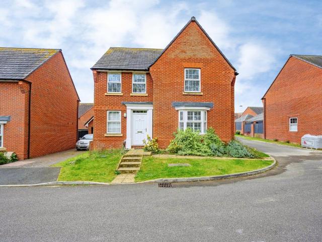 Grayling Grove, HEMEL HEMPSTEAD, HP2 4 bed property to rent £2,600 pcm £600 pw