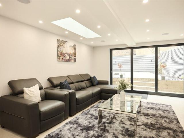 Grayling Road, London, N16 5 bed townhouse to rent £12,000 pcm £2,769 pw