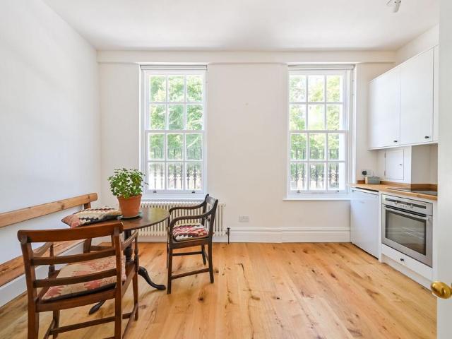 Grays Inn Road, Bloomsbury, London, WC1X 1 bed flat to rent £2,400 pcm £554 pw