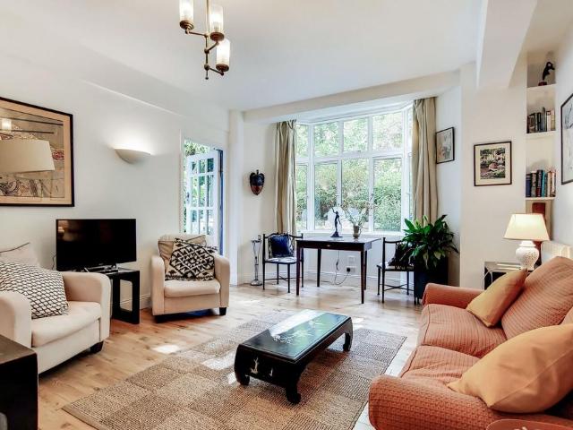 Grays inn Road, Bloomsbury, London, WC1X 1 bed flat to rent £2,600 pcm £600 pw
