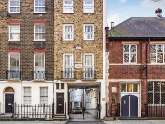 Grays Inn Road, Chancery Lane. Studio to rent £1,950 pcm £450 pw