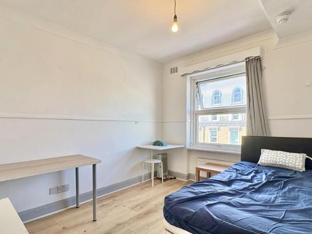 Grays Inn Road, Islington WC1X Studio to rent £1,399 pcm £323 pw