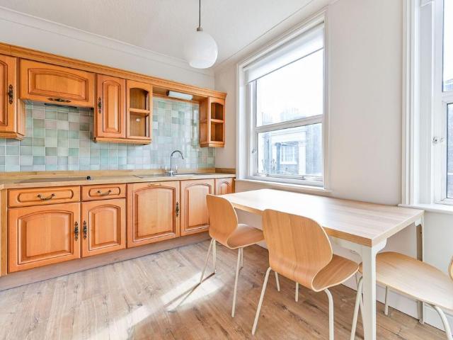 Gray's Inn Road, King's Cross. 2 bed flat to rent £3,000 pcm £692 pw
