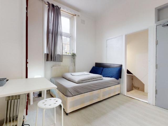 Gray's Inn Road, London WC1X, 1 bed flat to rent, £1,500 pcm | PrimeLocation