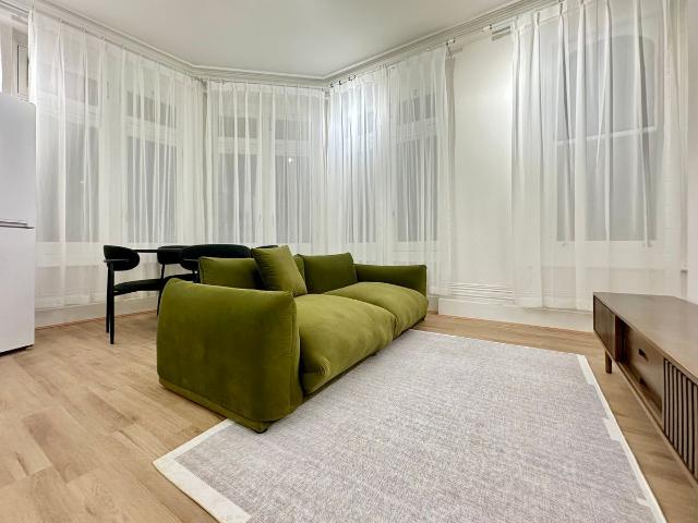 Gray's Inn Road, London WC1X, 1 bed flat to rent, £2,800 pcm | PrimeLocation