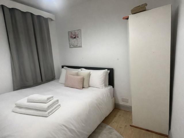 Gray's Inn Road, London WC1X, Studio to rent, £1,050 pcm | PrimeLocation