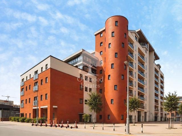 Grays Place, Slough SL2, 2 bed flat to rent, £1,550 pcm | PrimeLocation
