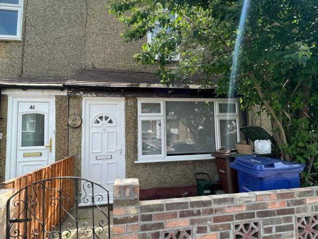 Grays RM17, 3 bed terraced house to rent, £1,825 pcm | PrimeLocation