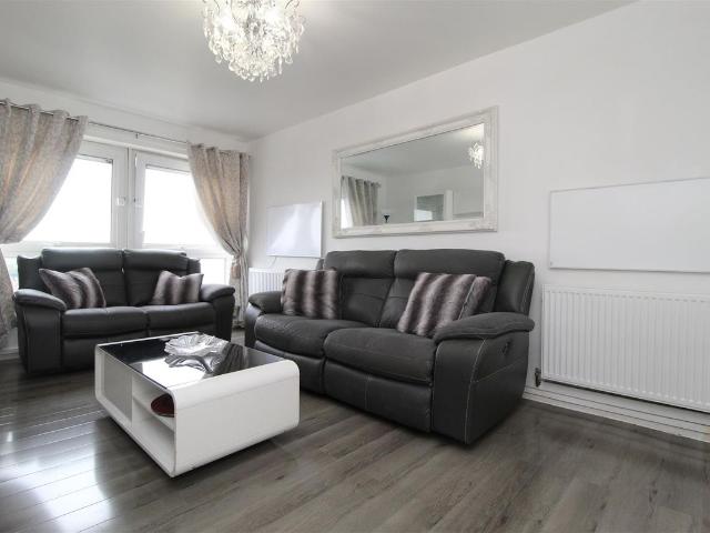 Grayson Crest, Leeds LS4, 2 bed flat to rent, £875 pcm | PrimeLocation