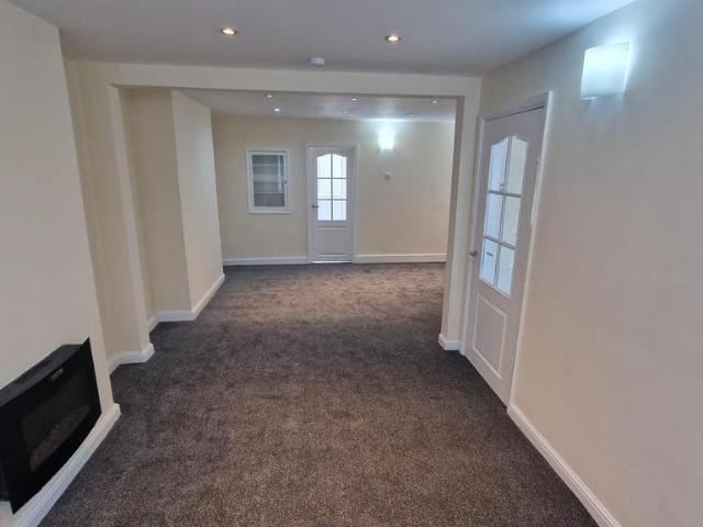 Grayson Road, Little Hulton, Manchester 3 bed semi detached house to rent £1,275 pcm £294 pw