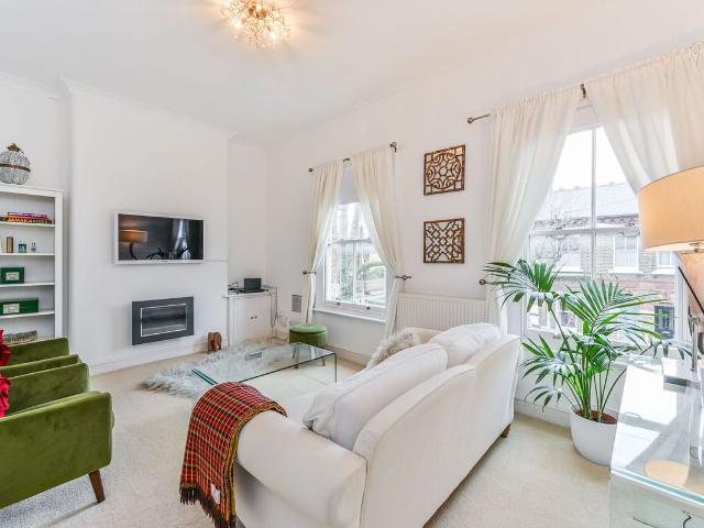 Grayshott Road SW11, Battersea, London, 1 bed maisonette to rent, £2,300 pcm | PrimeLocation