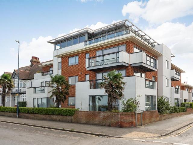 Graystone Road, Tankerton, Whitstable 2 bed apartment to rent £1,900 pcm £438 pw
