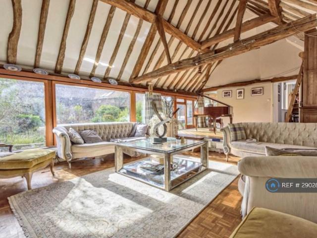 Grayswood Road, Haslemere, GU27 5 bed detached house to rent £3,000 pcm £692 pw