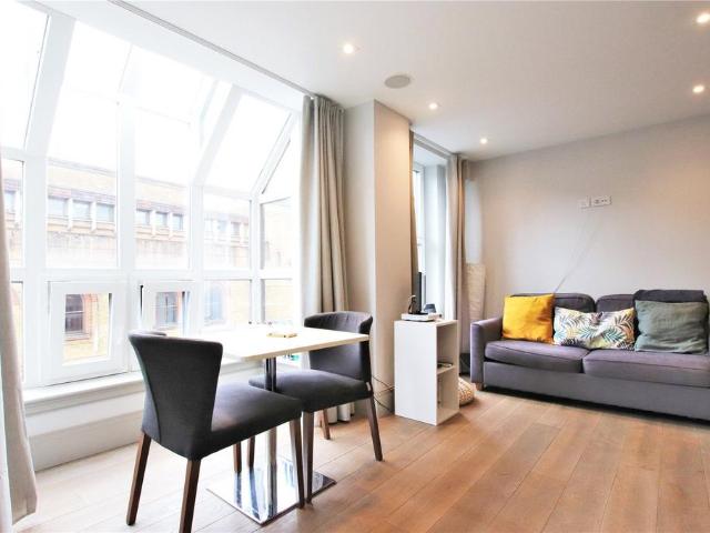 Grayton House, Fulham Road, SW6 1 bed apartment to rent £2,400 pcm £554 pw