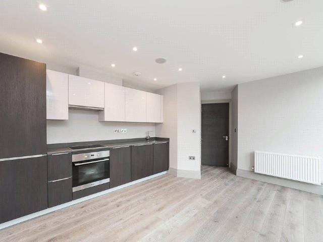 Grayton House, 504 Fulham Road. 1 bed flat to rent £2,400 pcm £554 pw