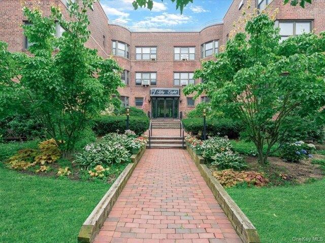 Grace Ave Apt D, Great Neck, Property For Sale