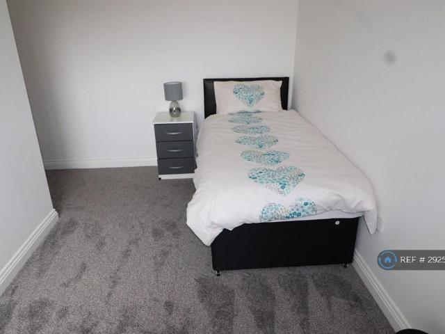 Gracemere Cresent, Birmingham, B28 1 bed in a house share to rent £1,480 pcm £342 pw