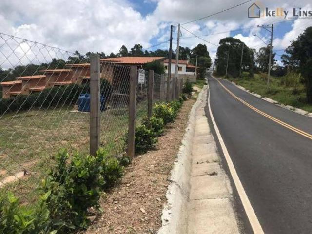 Graciosa chácara à venda em Serra Negra, próximo ao centro, com área 5.600m², casa simples com 02 do