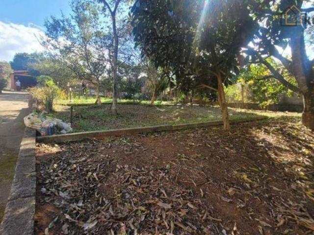 Graciosa chácara à venda em Pinhalzinho, interior de SP, com área total de 1.000m², 3 dormitórios, g