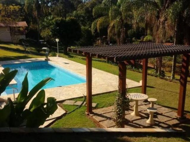 Graciosa chácara a venda na cidade de Socorro/SP com 04 dormitórios, piscina, área gourmet completa