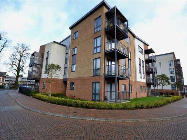 Grade Close, WD6 2 bed flat to rent £2,150 pcm £496 pw