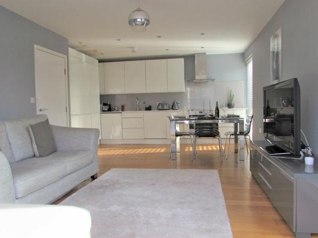 Grade Close WD6, 2 bed flat to rent, £2,150 pcm | PrimeLocation